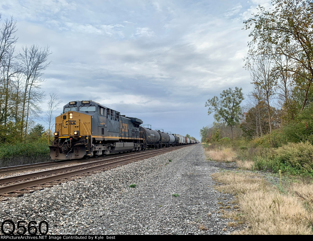 CSX 7011 on Q560